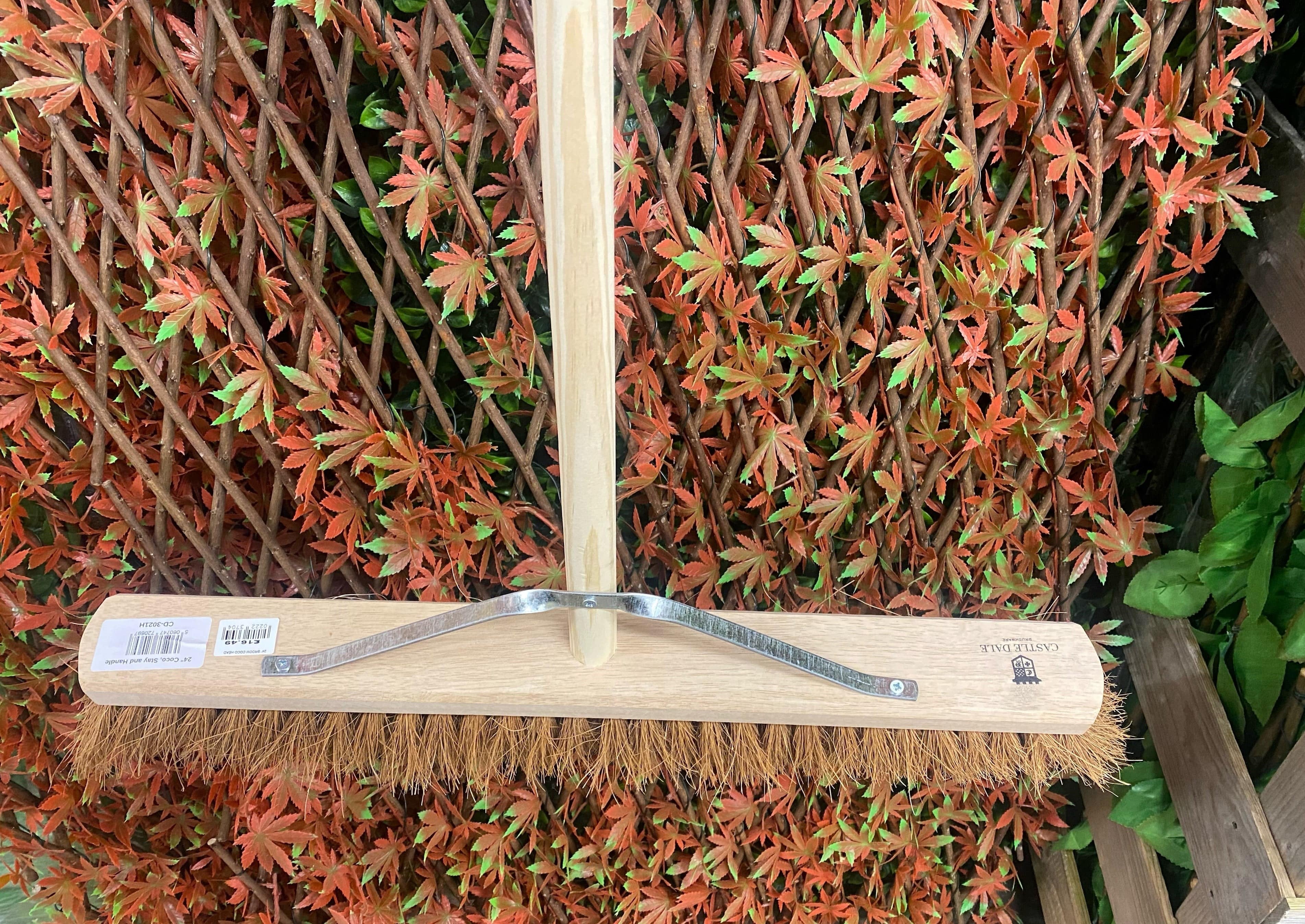 Castle Dale 24" Coco Broom – Trowell Garden Centre